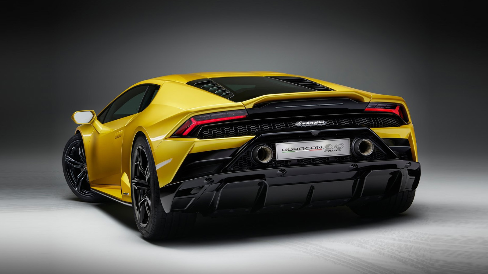 Comparativa Audi R8 RWD 2022 vs Huracán EVO RWD | Carwow