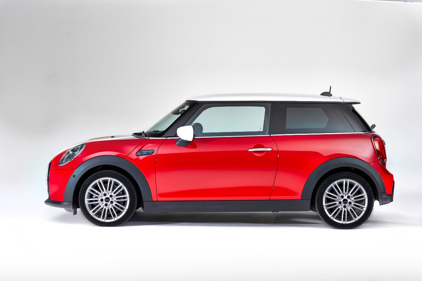 MINI actualiza a su utilitario en 2021 | Carwow