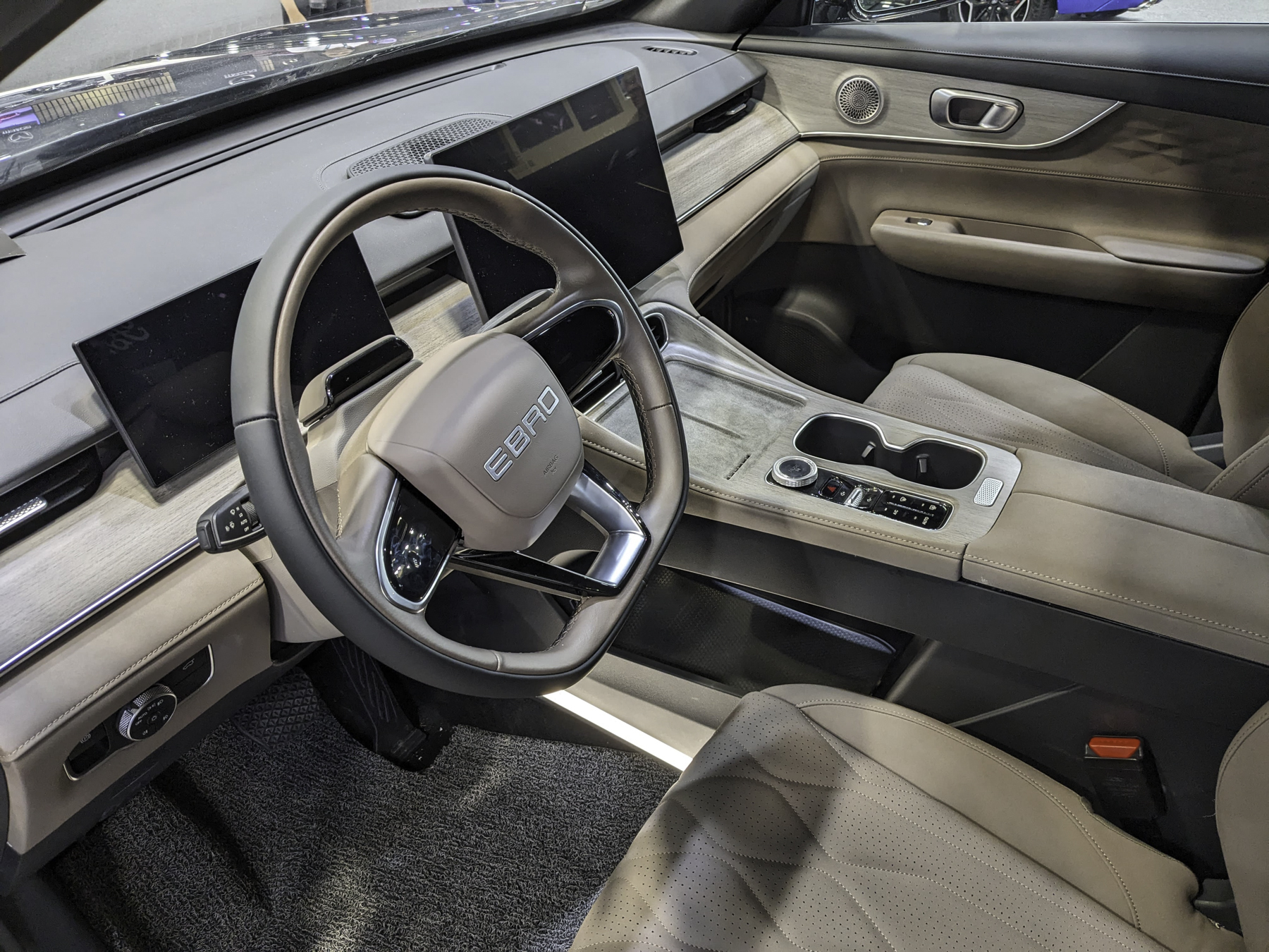 EBRO lanza sus primeros dos SUV electrificados tras el renacer de la ...