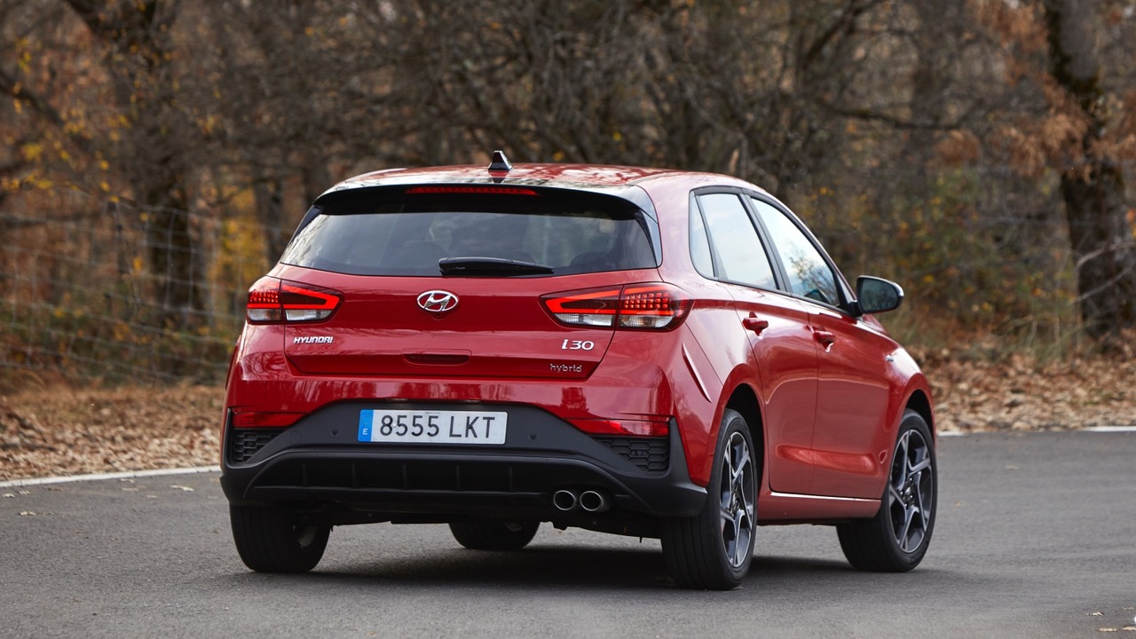 Comparativa entre el Hyundai Bayon y el Hyundai i30 5p | carwow | Carwow